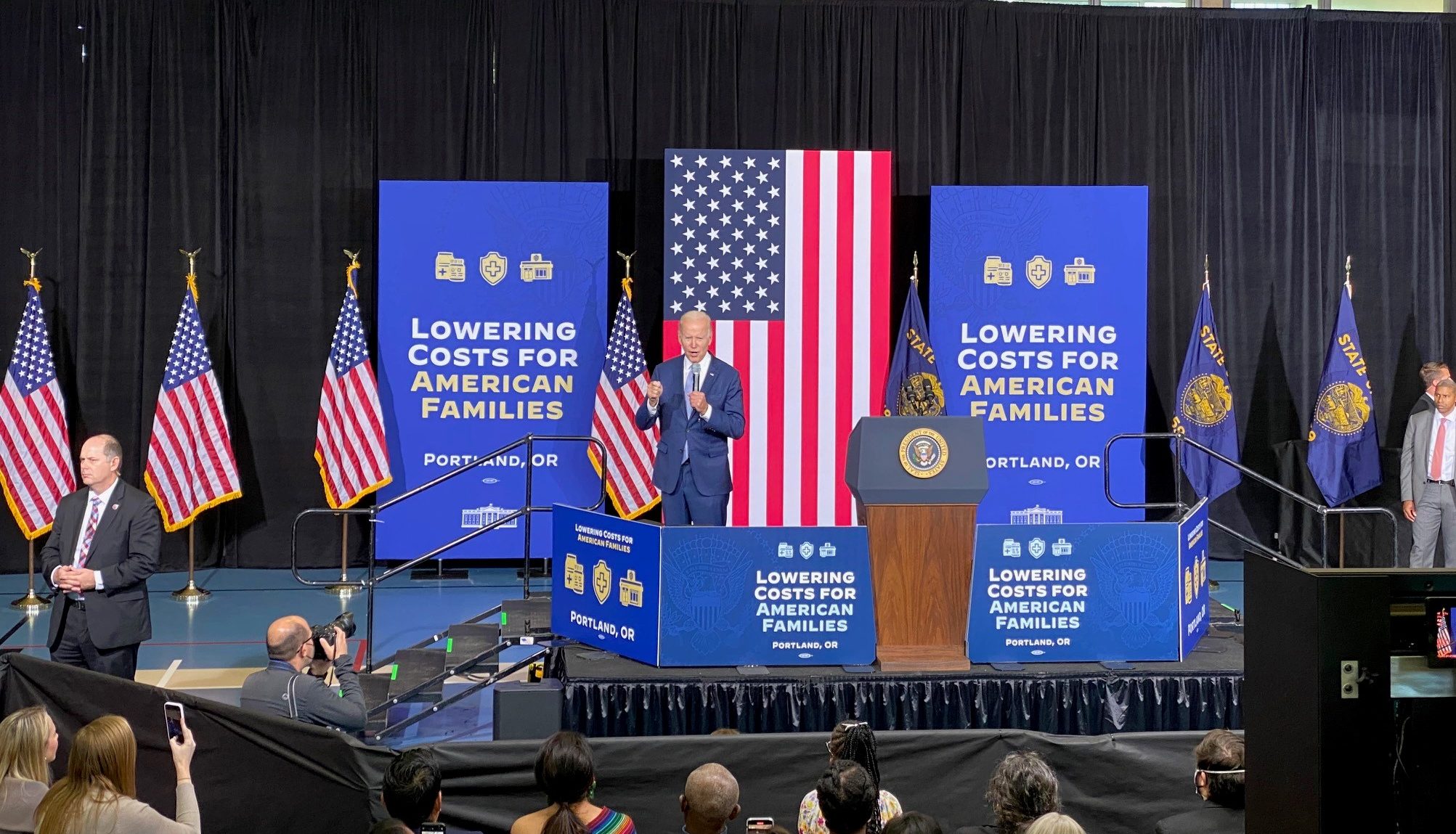 Biden In Portland Touts Senator Wyden Who Is Running For Re-election ...